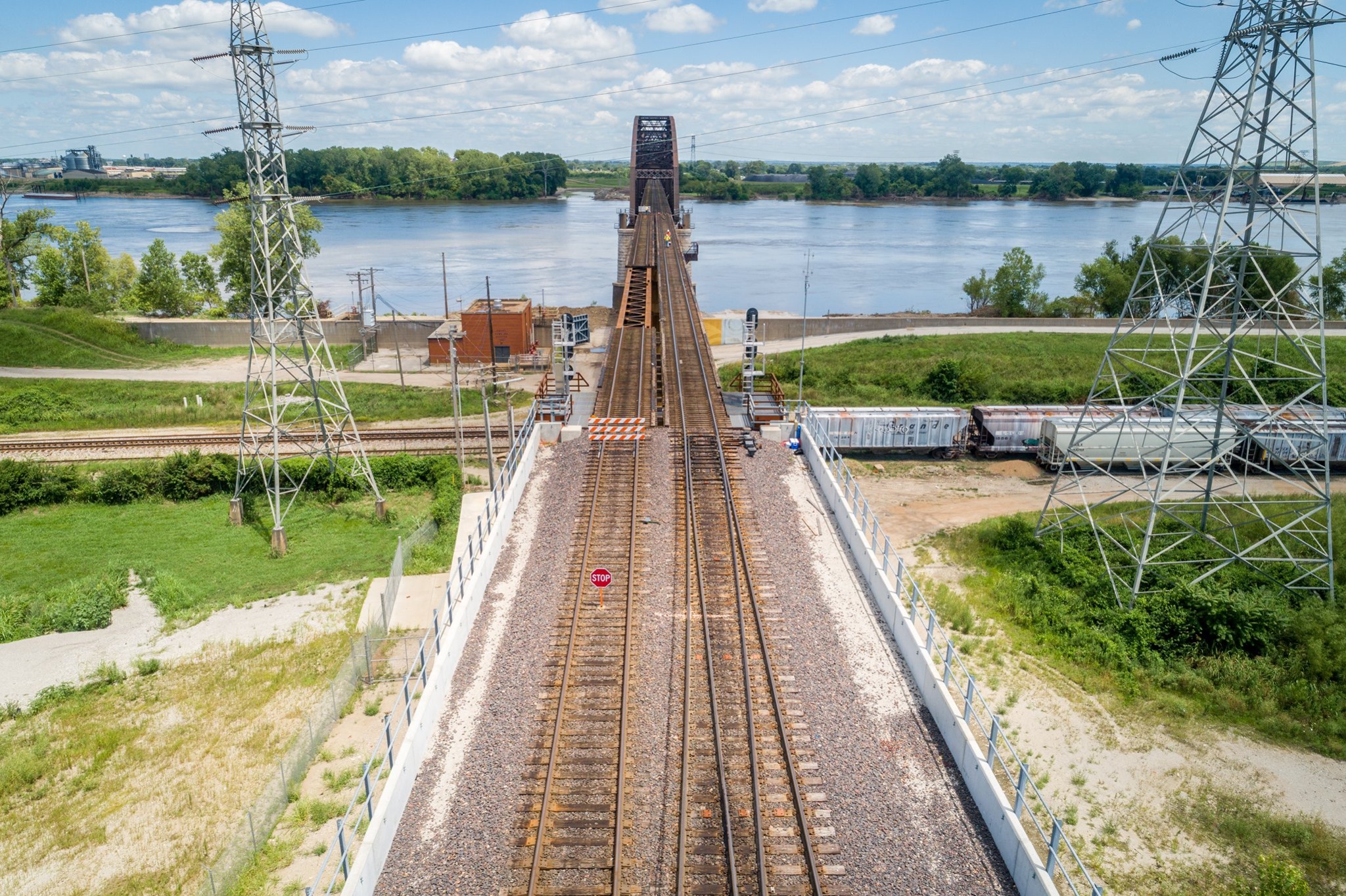 Merchants Bridge Rehab Restoring Service to Both Tracks, Supporting ...